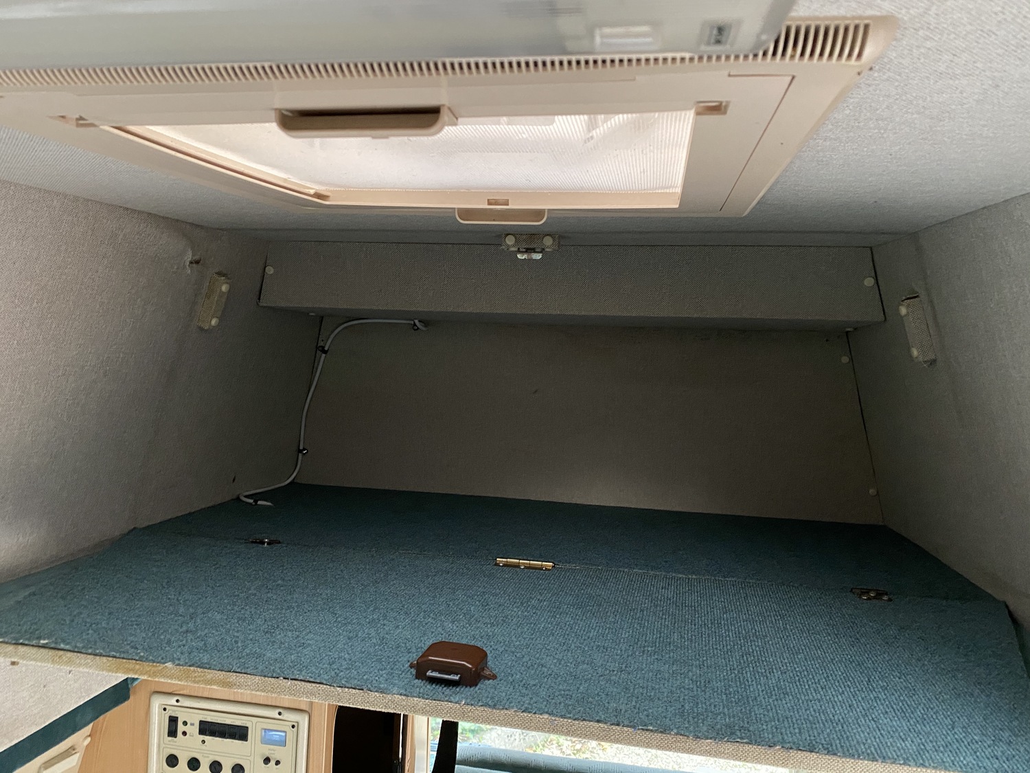 Toyota Hiace Elddis Hi-Life GXS Camper Van 4 Berth ONLY 33372 Miles 2 ...