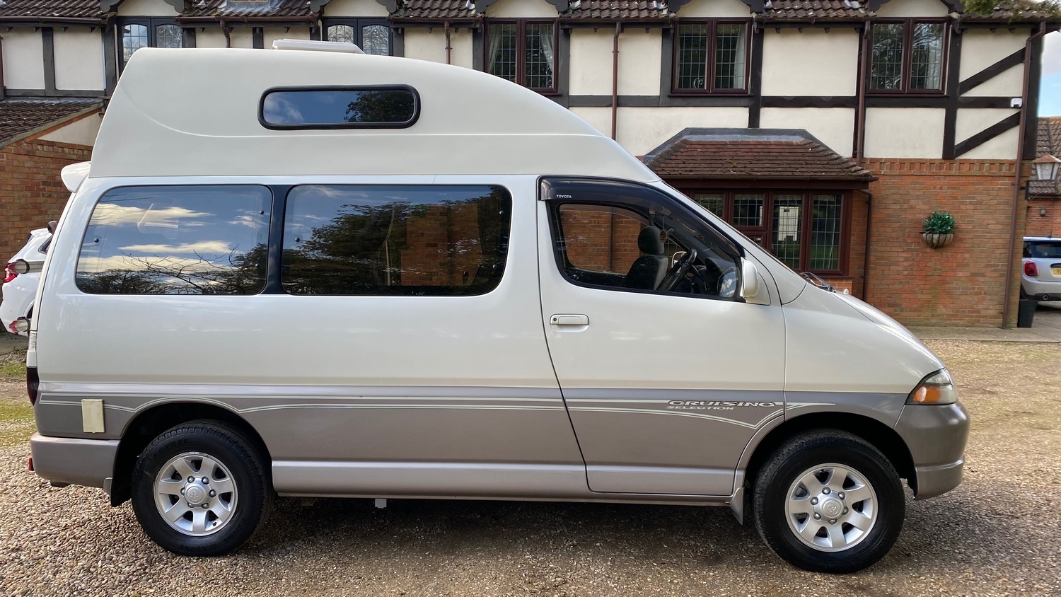Toyota Granvia 3.0TD Auto Camper Van 4 Berth Poplar Motors PRO ...