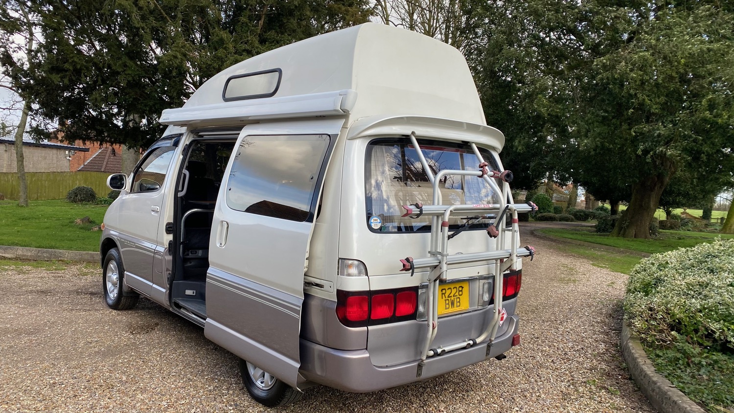Toyota Granvia 3.0TD Auto Camper Van 4 Berth Poplar Motors PRO ...
