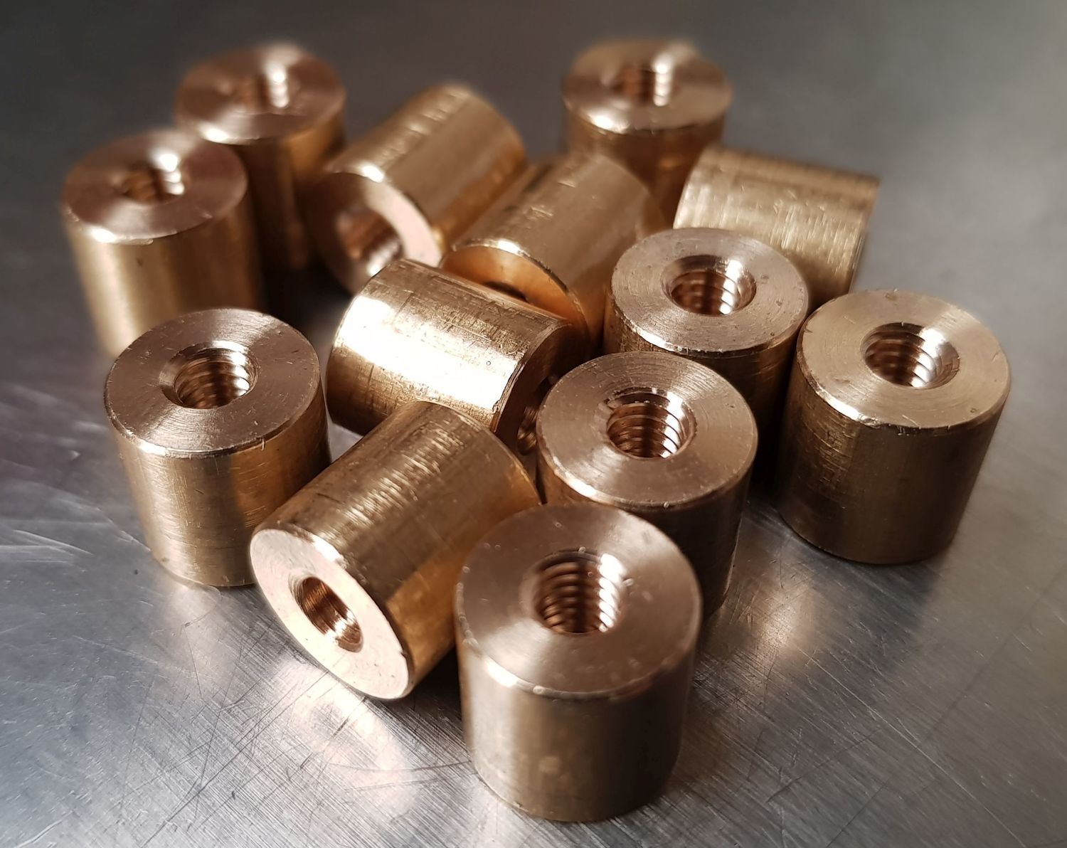 Round internally threaded nuts